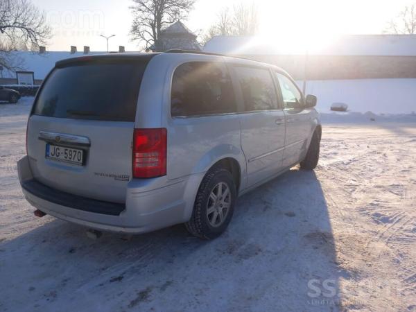 Chrysler town-&-country 2010 in Tukums, with an engine capacity of 3.80 L and mileage of 161 thousand km for 3600 €, photo 3 on AUTOMOTO.COM.LV