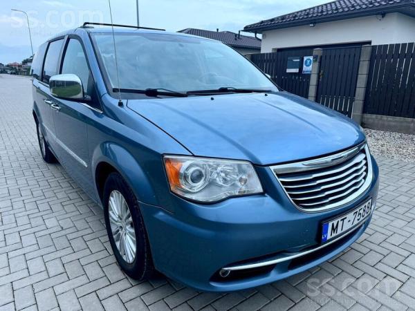 Chrysler town-&-country 2011 in Riga, with an engine capacity of 3.60 L and mileage of 331 thousand km for 3500 €, photo 1 on AUTOMOTO.COM.LV