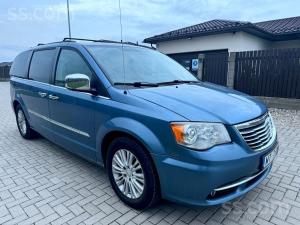 Chrysler town-&-country 2011 in Riga, with an engine capacity of 3.60 L and mileage of 331 thousand km for 3500 €, photo 2 on AUTOMOTO.COM.LV