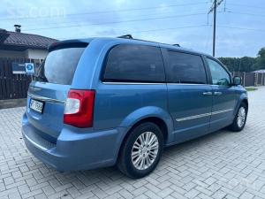 Chrysler town-&-country 2011 in Riga, with an engine capacity of 3.60 L and mileage of 331 thousand km for 3500 €, photo 4 on AUTOMOTO.COM.LV