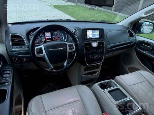 Chrysler town-&-country 2011 in Riga, with an engine capacity of 3.60 L and mileage of 331 thousand km for 3500 €, photo 5 on AUTOMOTO.COM.LV