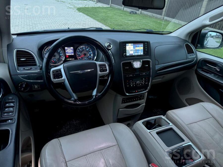 Chrysler town-&-country 2011 in Riga, with an engine capacity of 3.60 L and mileage of 331 thousand km for 3500 €, photo 5 on AUTOMOTO.COM.LV