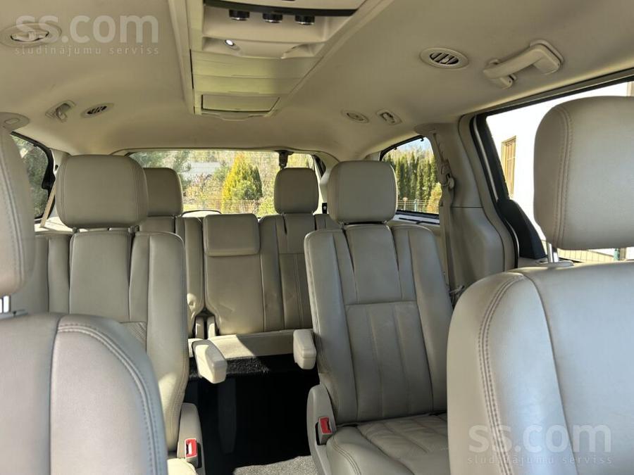 Chrysler town-&-country 2011 Rīga, ar dzinēja tilpumu 3.60 L un nobraukumu 295 tūkst. km par 3200 €, foto 5 vietnē AUTOMOTO.COM.LV