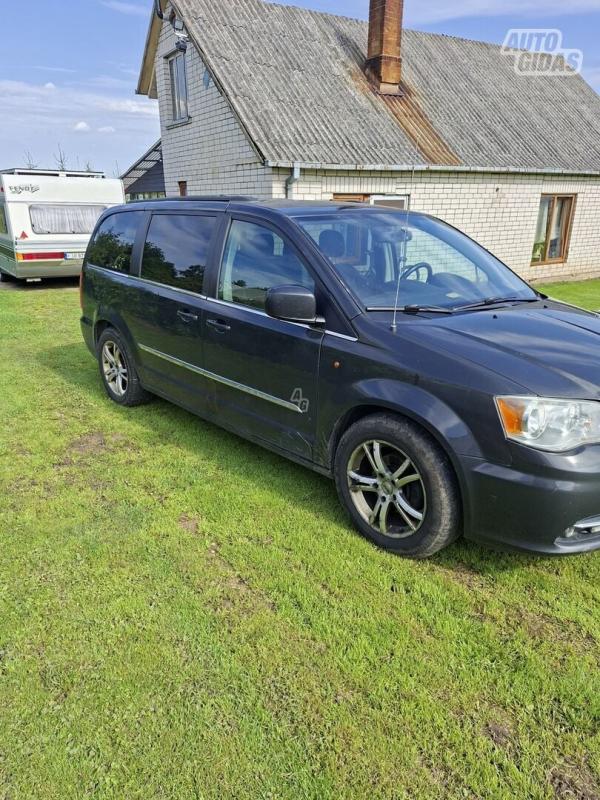 Chrysler town-&-country 2011 in Alytus, with an engine capacity of 3.60 L and mileage of 429 thousand km for 5100 €, photo 2 on AUTOMOTO.COM.LV