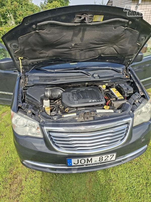 Chrysler town-&-country 2011 in Alytus, with an engine capacity of 3.60 L and mileage of 429 thousand km for 5100 €, photo 5 on AUTOMOTO.COM.LV