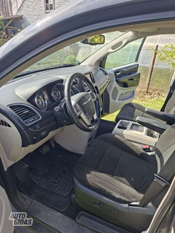 Chrysler town-&-country 2011 in Alytus, with an engine capacity of 3.60 L and mileage of 429 thousand km for 5100 €, photo 6 on AUTOMOTO.COM.LV