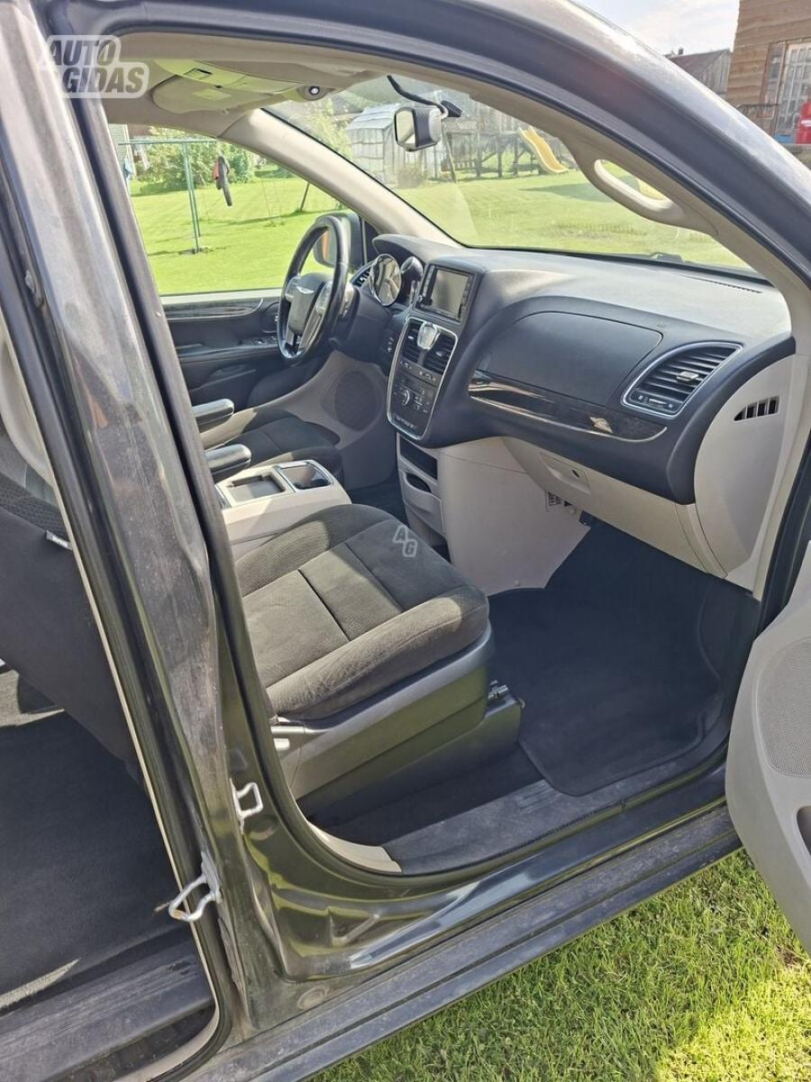 Chrysler town-&-country 2011 Alīta, ar dzinēja tilpumu 3.60 L un nobraukumu 429 tūkst. km par 5100 €, foto 8 vietnē AUTOMOTO.COM.LV