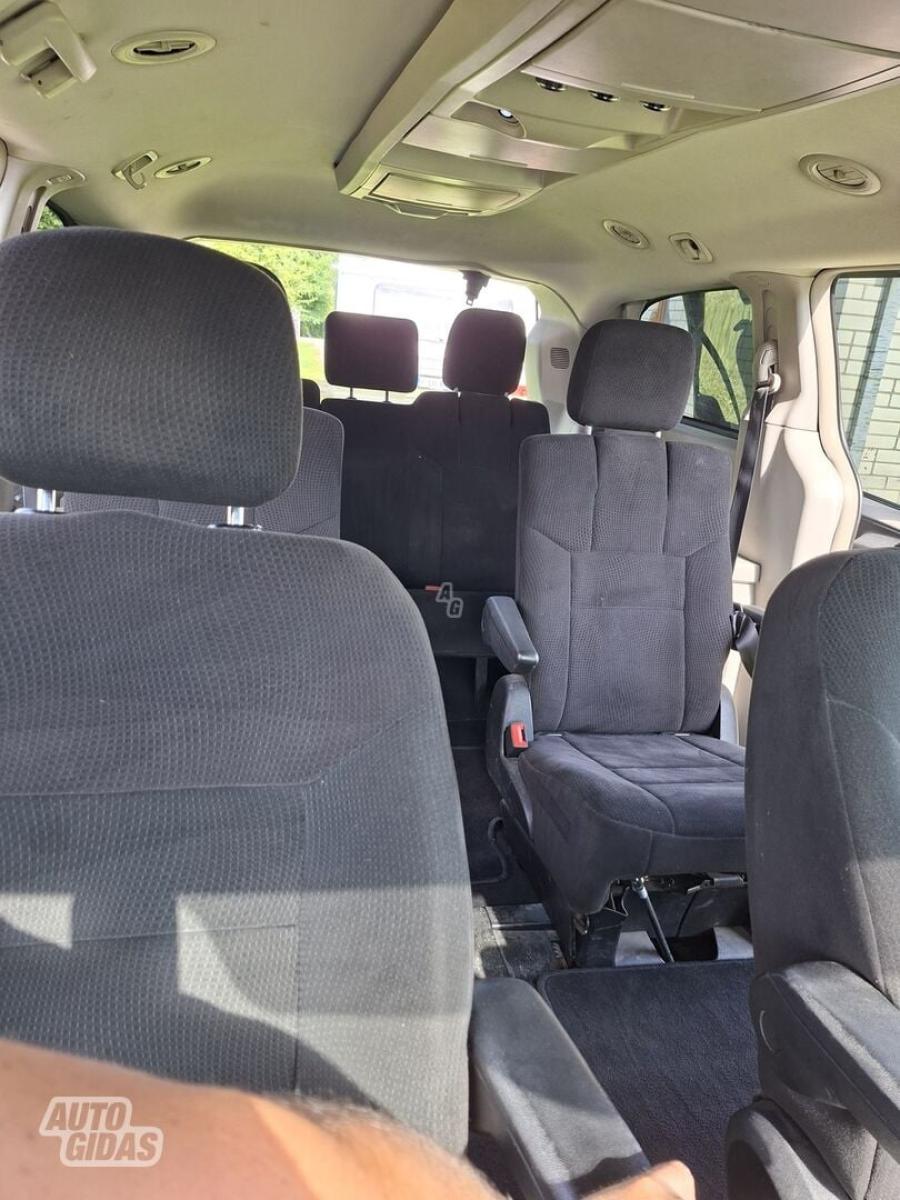 Chrysler town-&-country 2011 Alīta, ar dzinēja tilpumu 3.60 L un nobraukumu 429 tūkst. km par 5100 €, foto 9 vietnē AUTOMOTO.COM.LV