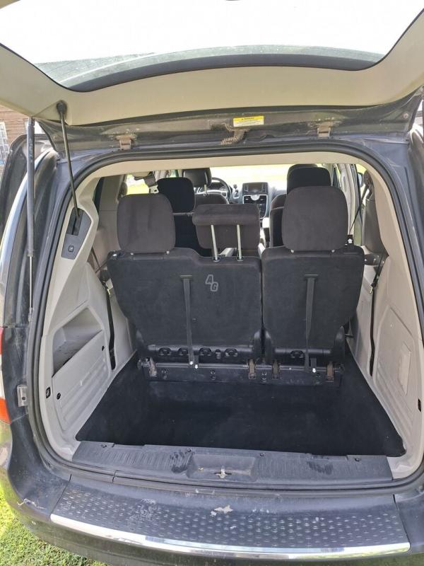 Chrysler town-&-country 2011 in Alytus, with an engine capacity of 3.60 L and mileage of 429 thousand km for 5100 €, photo 9 on AUTOMOTO.COM.LV
