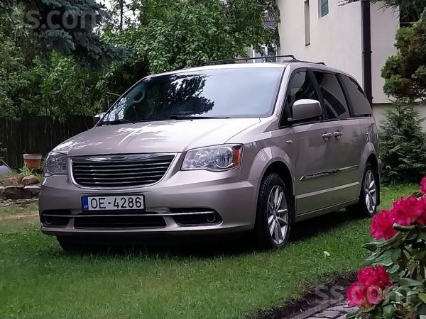 Chrysler town-&-country 2012 in Riga, with an engine capacity of 3.60 L and mileage of 331 thousand km for 5100 €, photo 2 on AUTOMOTO.COM.LV