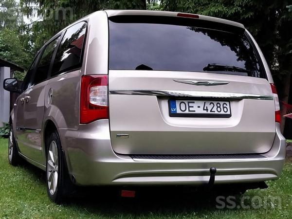 Chrysler town-&-country 2012 in Riga, with an engine capacity of 3.60 L and mileage of 331 thousand km for 5100 €, photo 3 on AUTOMOTO.COM.LV