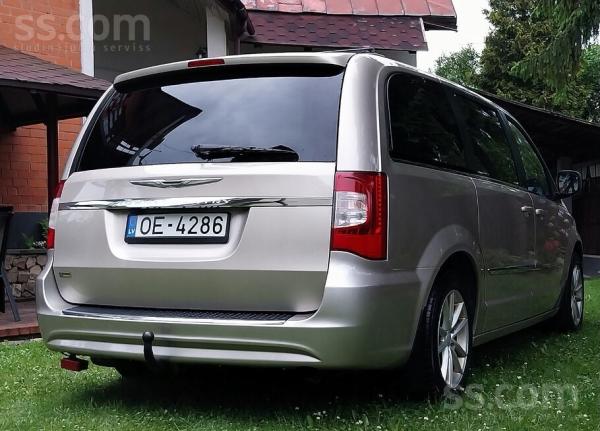 Chrysler town-&-country 2012 in Riga, with an engine capacity of 3.60 L and mileage of 331 thousand km for 5100 €, photo 4 on AUTOMOTO.COM.LV