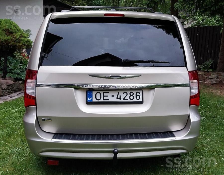 Chrysler town-&-country 2012 in Riga, with an engine capacity of 3.60 L and mileage of 331 thousand km for 5100 €, photo 6 on AUTOMOTO.COM.LV