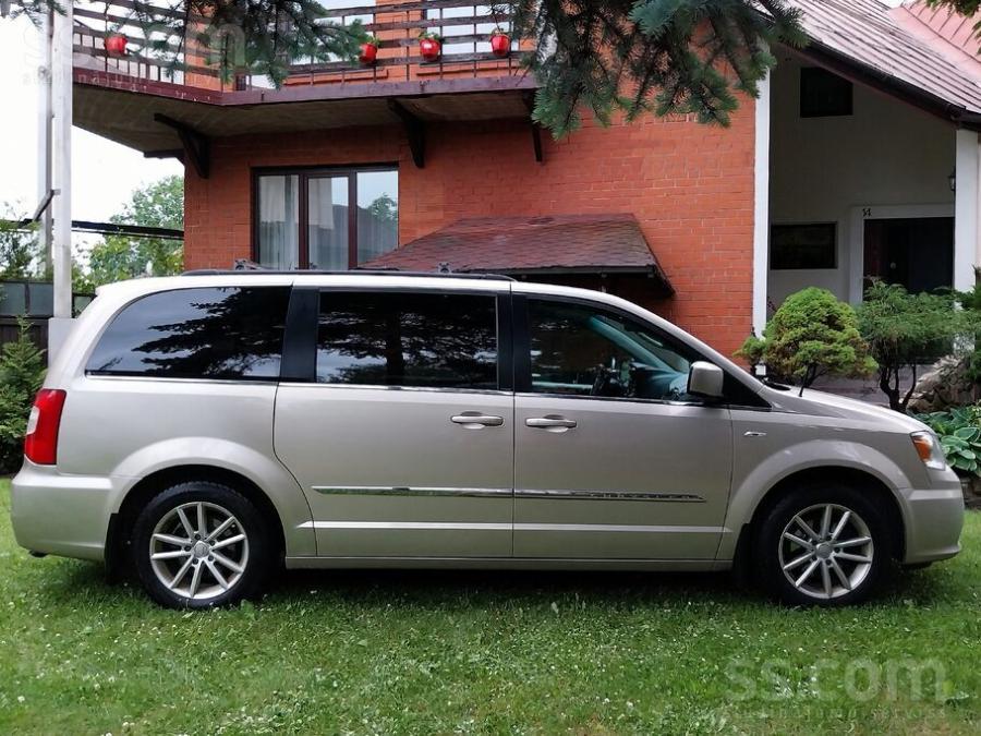 Chrysler town-&-country 2012 in Riga, with an engine capacity of 3.60 L and mileage of 331 thousand km for 5100 €, photo 7 on AUTOMOTO.COM.LV