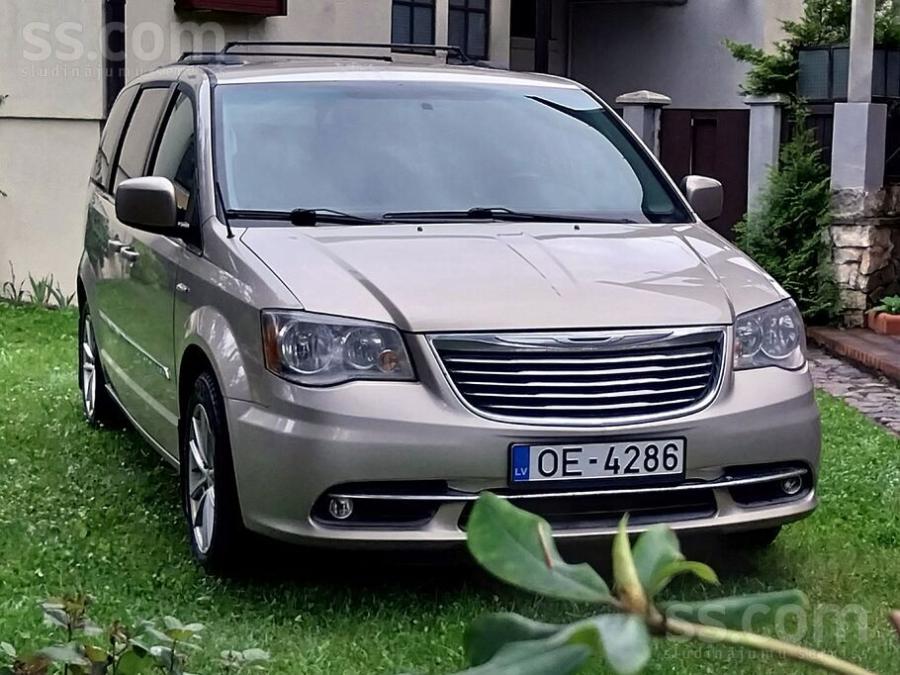 Chrysler town-&-country 2012 in Riga, with an engine capacity of 3.60 L and mileage of 331 thousand km for 5100 €, photo 8 on AUTOMOTO.COM.LV
