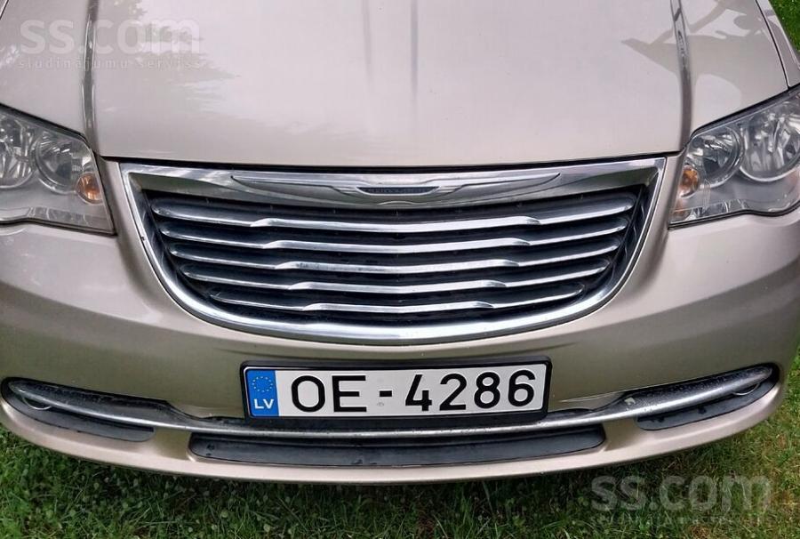 Chrysler town-&-country 2012 in Riga, with an engine capacity of 3.60 L and mileage of 331 thousand km for 5100 €, photo 27 on AUTOMOTO.COM.LV
