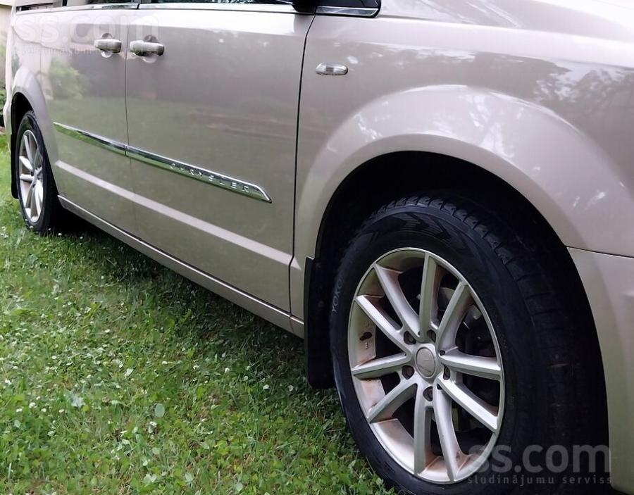 Chrysler town-&-country 2012 in Riga, with an engine capacity of 3.60 L and mileage of 331 thousand km for 5100 €, photo 32 on AUTOMOTO.COM.LV