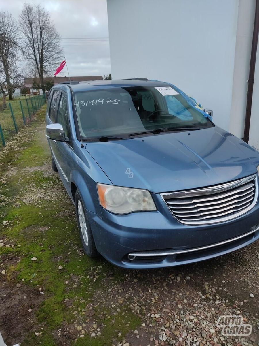 Chrysler town-&-country 2012 in Gargzdai, with an engine capacity of 3.60 L and mileage of 362 thousand km for 2950 €, photo 2 on AUTOMOTO.COM.LV