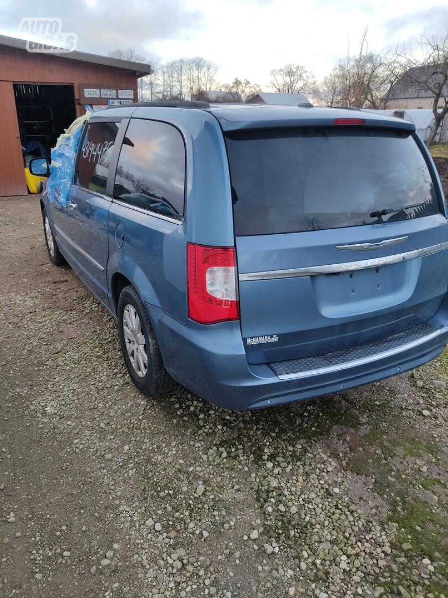 Chrysler town-&-country 2012 in Gargzdai, with an engine capacity of 3.60 L and mileage of 362 thousand km for 2950 €, photo 3 on AUTOMOTO.COM.LV