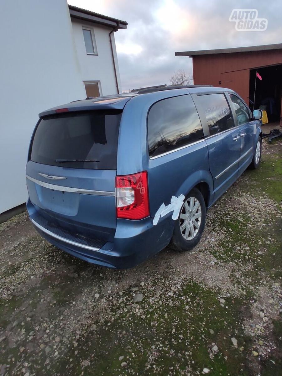 Chrysler town-&-country 2012 in Gargzdai, with an engine capacity of 3.60 L and mileage of 362 thousand km for 2950 €, photo 4 on AUTOMOTO.COM.LV