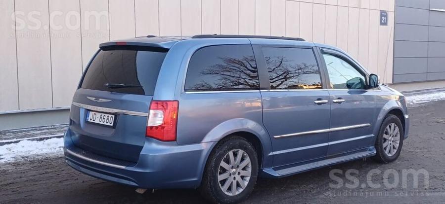 Chrysler town-&-country 2012 in Riga, with an engine capacity of 3.60 L and mileage of 370 thousand km for 5350 €, photo 4 on AUTOMOTO.COM.LV