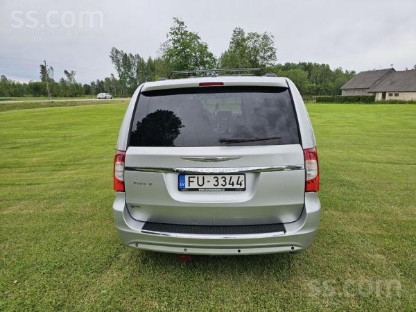 Chrysler town-&-country 2012 Ogre, ar dzinēja tilpumu 3.60 L un nobraukumu 255 tūkst. km par 6000 €, foto 4 vietnē AUTOMOTO.COM.LV