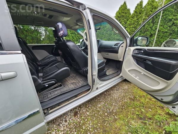Chrysler town-&-country 2012 Ogre, ar dzinēja tilpumu 3.60 L un nobraukumu 255 tūkst. km par 6000 €, foto 6 vietnē AUTOMOTO.COM.LV