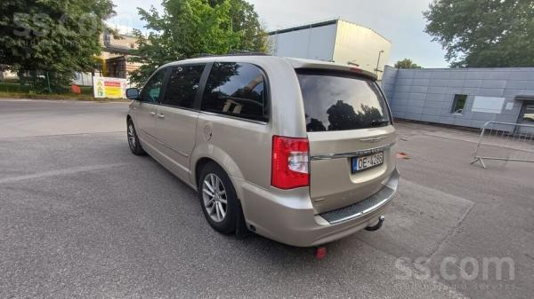 Chrysler town-&-country 2012 Rīga, ar dzinēja tilpumu 3.60 L un nobraukumu 346 tūkst. km par 4950 €, foto 3 vietnē AUTOMOTO.COM.LV