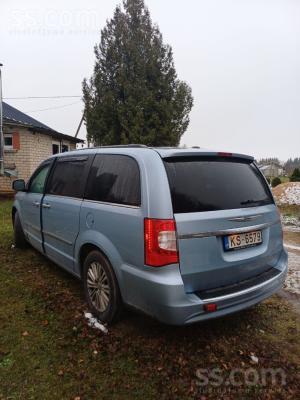 Chrysler town-&-country 2013 in Jelgava, with an engine capacity of 3.60 L and mileage of 291 thousand km for 5500 €, photo 2 on AUTOMOTO.COM.LV