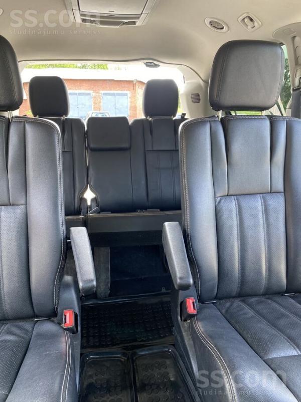 Chrysler town-&-country 2014 in Talsi, with an engine capacity of 3.60 L and mileage of 212 thousand km for 6500 €, photo 10 on AUTOMOTO.COM.LV