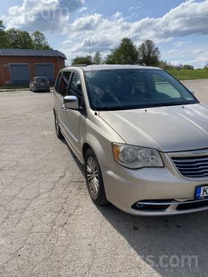 Chrysler town-&-country 2014 in Talsi, with an engine capacity of 3.60 L and mileage of 212 thousand km for 6500 €, photo 4 on AUTOMOTO.COM.LV