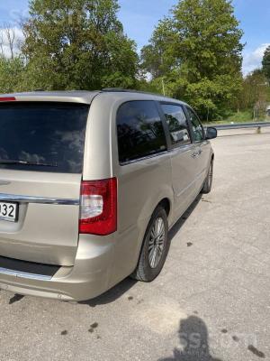 Chrysler town-&-country 2014 in Talsi, with an engine capacity of 3.60 L and mileage of 212 thousand km for 6500 €, photo 5 on AUTOMOTO.COM.LV