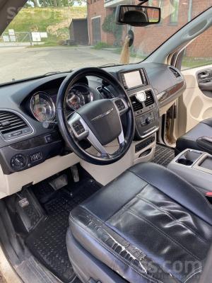 Chrysler town-&-country 2014 in Talsi, with an engine capacity of 3.60 L and mileage of 212 thousand km for 6500 €, photo 7 on AUTOMOTO.COM.LV