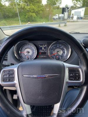 Chrysler town-&-country 2014 in Talsi, with an engine capacity of 3.60 L and mileage of 212 thousand km for 6500 €, photo 8 on AUTOMOTO.COM.LV