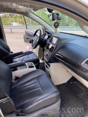 Chrysler town-&-country 2014 in Talsi, with an engine capacity of 3.60 L and mileage of 212 thousand km for 6500 €, photo 9 on AUTOMOTO.COM.LV