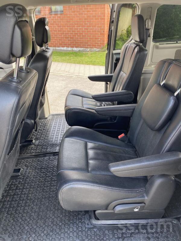 Chrysler town-&-country 2014 Talsi, ar dzinēja tilpumu 3.60 L un nobraukumu 212 tūkst. km par 6500 €, foto 9 vietnē AUTOMOTO.COM.LV