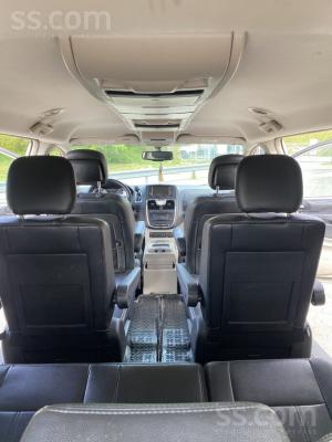 Chrysler town-&-country 2014 in Talsi, with an engine capacity of 3.60 L and mileage of 212 thousand km for 6500 €, photo 12 on AUTOMOTO.COM.LV