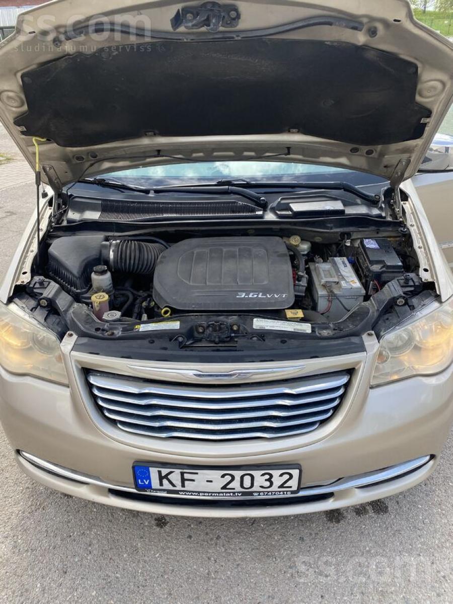 Chrysler town-&-country 2014 in Talsi, with an engine capacity of 3.60 L and mileage of 212 thousand km for 6500 €, photo 14 on AUTOMOTO.COM.LV