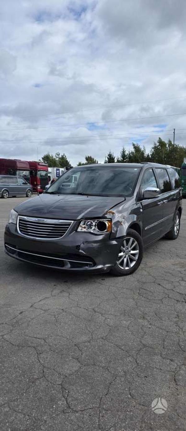 Chrysler town-&-country 2014 Šauļi, ar dzinēja tilpumu 3.60 L un nobraukumu 199 tūkst. km par 5200 €, foto 4 vietnē AUTOMOTO.COM.LV