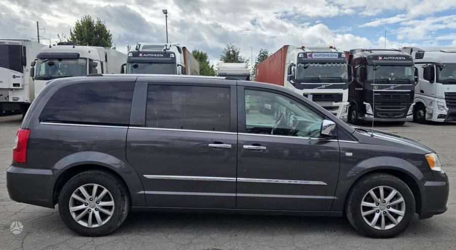 Chrysler town-&-country 2014 Šauļi, ar dzinēja tilpumu 3.60 L un nobraukumu 199 tūkst. km par 5200 €, foto 5 vietnē AUTOMOTO.COM.LV