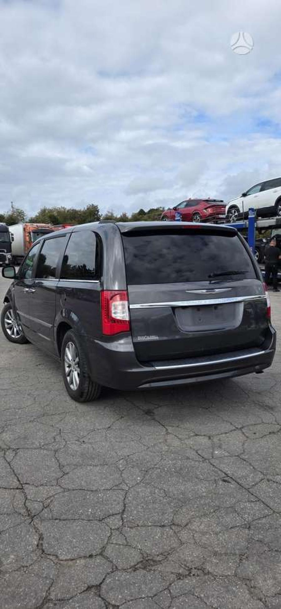 Chrysler town-&-country 2014 Šauļi, ar dzinēja tilpumu 3.60 L un nobraukumu 199 tūkst. km par 5200 €, foto 8 vietnē AUTOMOTO.COM.LV