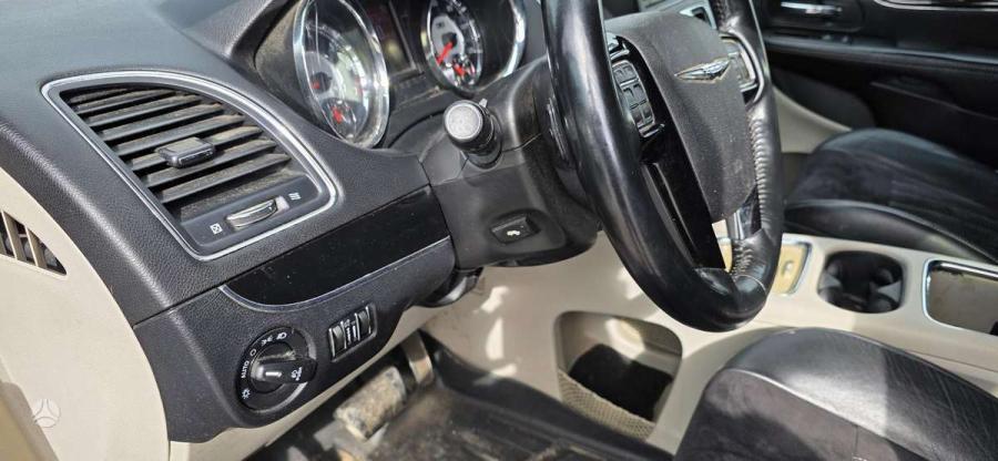 Chrysler town-&-country 2014 Šauļi, ar dzinēja tilpumu 3.60 L un nobraukumu 199 tūkst. km par 5200 €, foto 17 vietnē AUTOMOTO.COM.LV