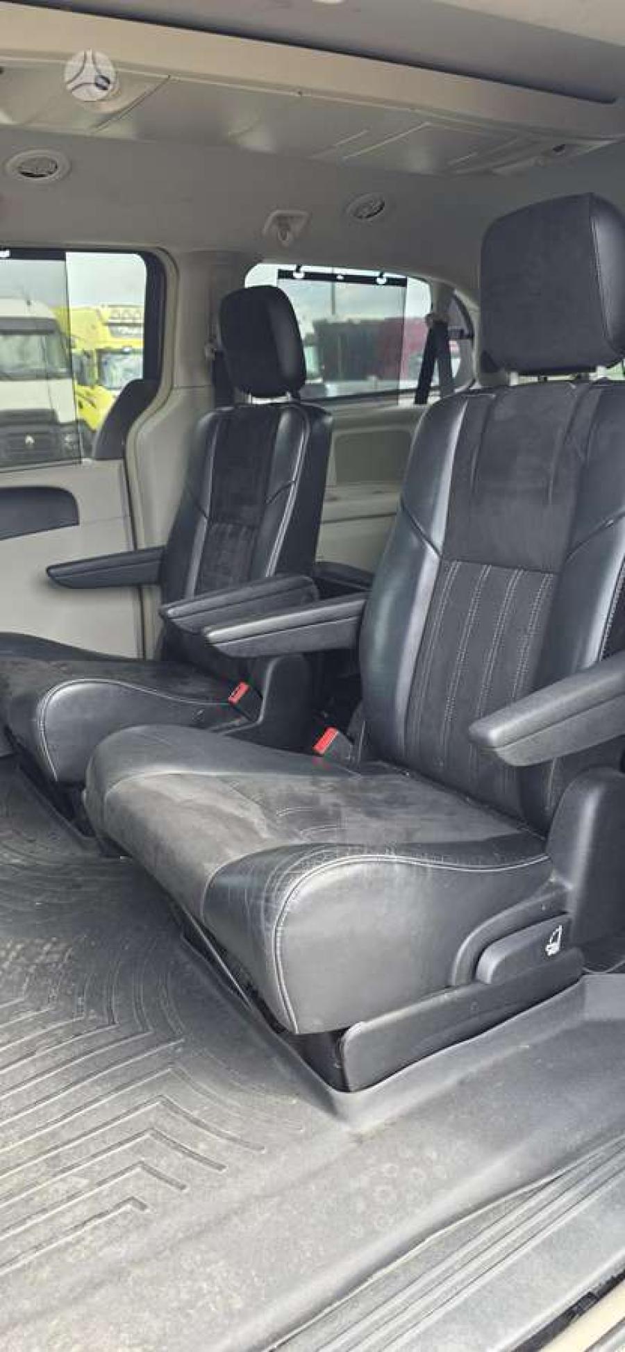 Chrysler town-&-country 2014 Šauļi, ar dzinēja tilpumu 3.60 L un nobraukumu 199 tūkst. km par 5200 €, foto 20 vietnē AUTOMOTO.COM.LV