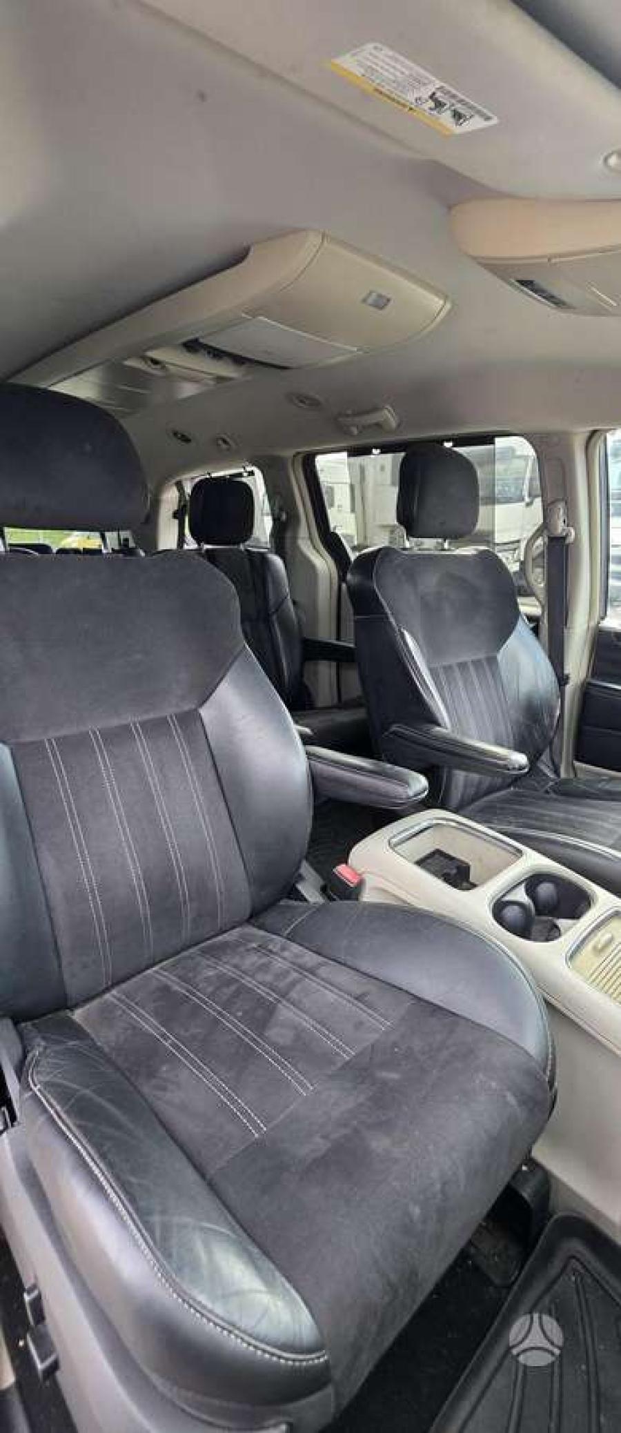 Chrysler town-&-country 2014 Šauļi, ar dzinēja tilpumu 3.60 L un nobraukumu 199 tūkst. km par 5200 €, foto 26 vietnē AUTOMOTO.COM.LV