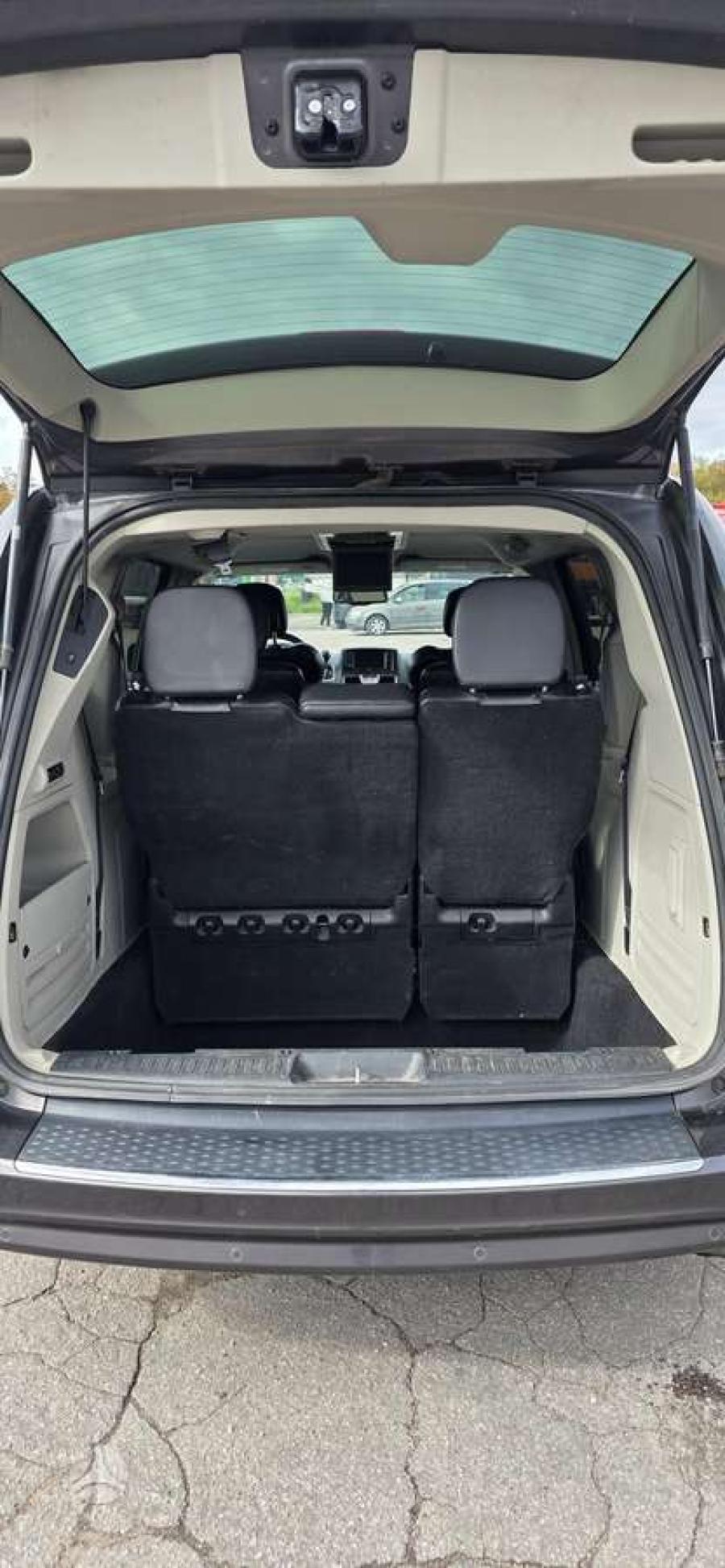Chrysler town-&-country 2014 Šauļi, ar dzinēja tilpumu 3.60 L un nobraukumu 199 tūkst. km par 5200 €, foto 27 vietnē AUTOMOTO.COM.LV