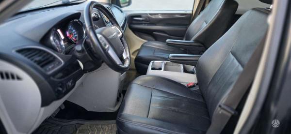 Chrysler town-&-country 2015 in Siauliai, with an engine capacity of 3.60 L and mileage of 159 thousand km for 6650 €, photo 12 on AUTOMOTO.COM.LV