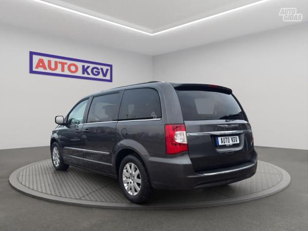 Chrysler town-&-country 2015 Kauņa, ar dzinēja tilpumu 3.60 L un nobraukumu 385 tūkst. km par 7899 €, foto 3 vietnē AUTOMOTO.COM.LV