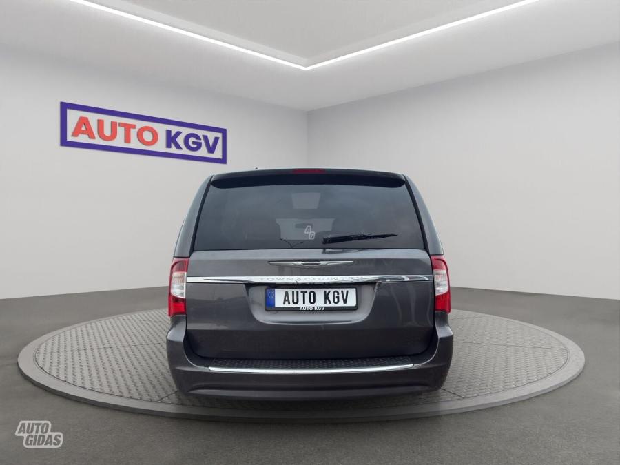 Chrysler town-&-country 2015 Kauņa, ar dzinēja tilpumu 3.60 L un nobraukumu 385 tūkst. km par 7899 €, foto 4 vietnē AUTOMOTO.COM.LV
