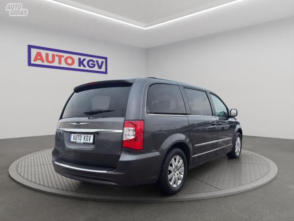 Chrysler town-&-country 2015 Kauņa, ar dzinēja tilpumu 3.60 L un nobraukumu 385 tūkst. km par 7899 €, foto 5 vietnē AUTOMOTO.COM.LV
