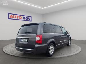 Chrysler town-&-country 2015 Kauņa, ar dzinēja tilpumu 3.60 L un nobraukumu 385 tūkst. km par 7899 €, foto 5 vietnē AUTOMOTO.COM.LV